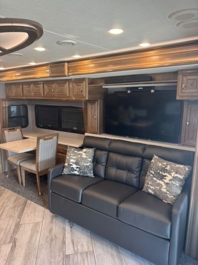 2021 Fleetwood Discovery LXE 40M - National Vehicle