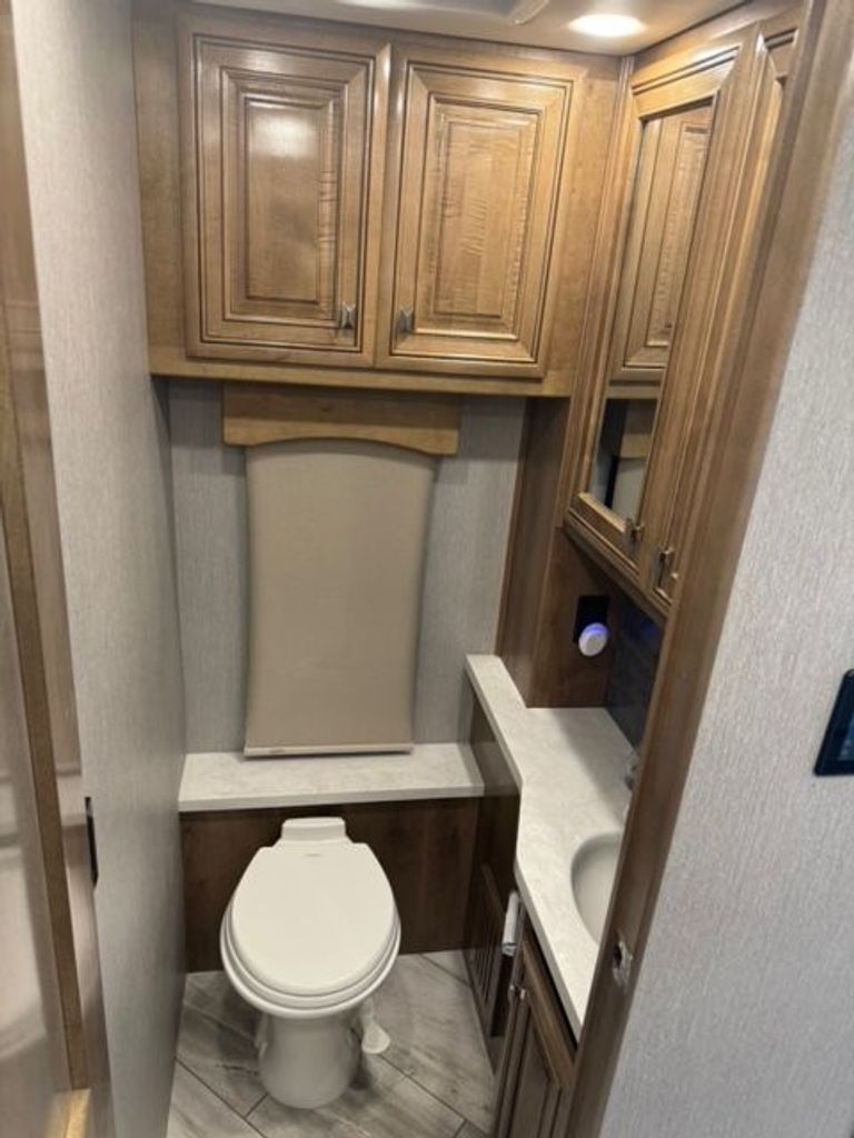 2021 Fleetwood Discovery LXE 40M - National Vehicle