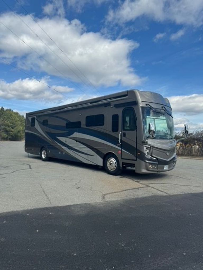 2021 Fleetwood Discovery LXE 40M - National Vehicle
