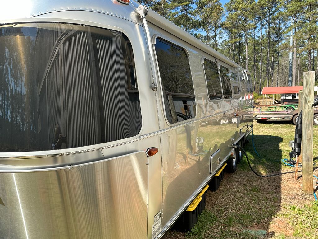 2021 Airstream Flying Cloud 30FB - National Vehicle