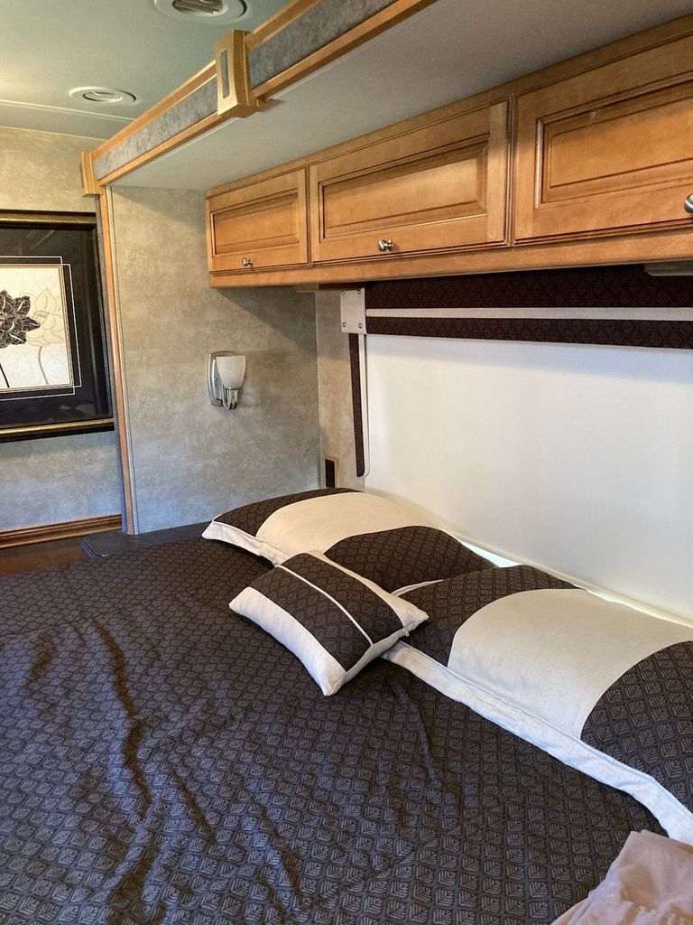 2013 Itasca Sunova 36V - National Vehicle