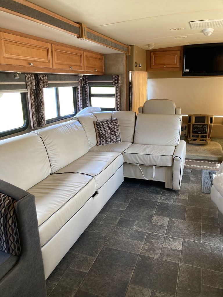 2013 Itasca Sunova 36V - National Vehicle