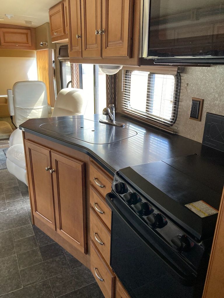 2013 Itasca Sunova 36V - National Vehicle