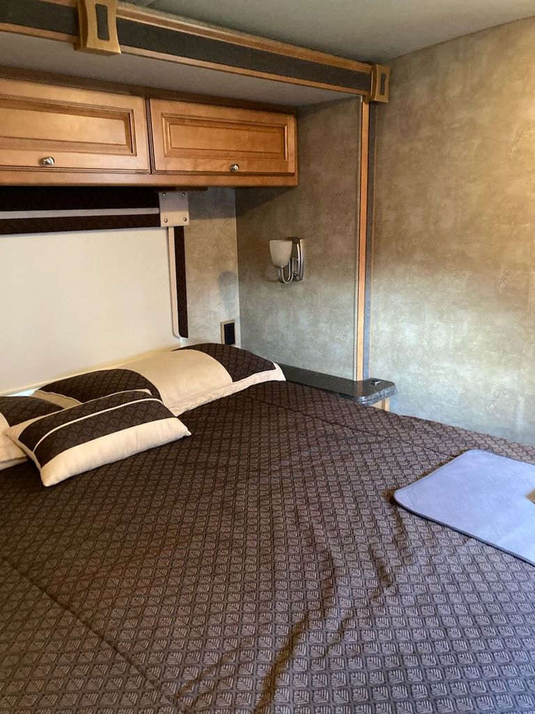 2013 Itasca Sunova 36V - National Vehicle