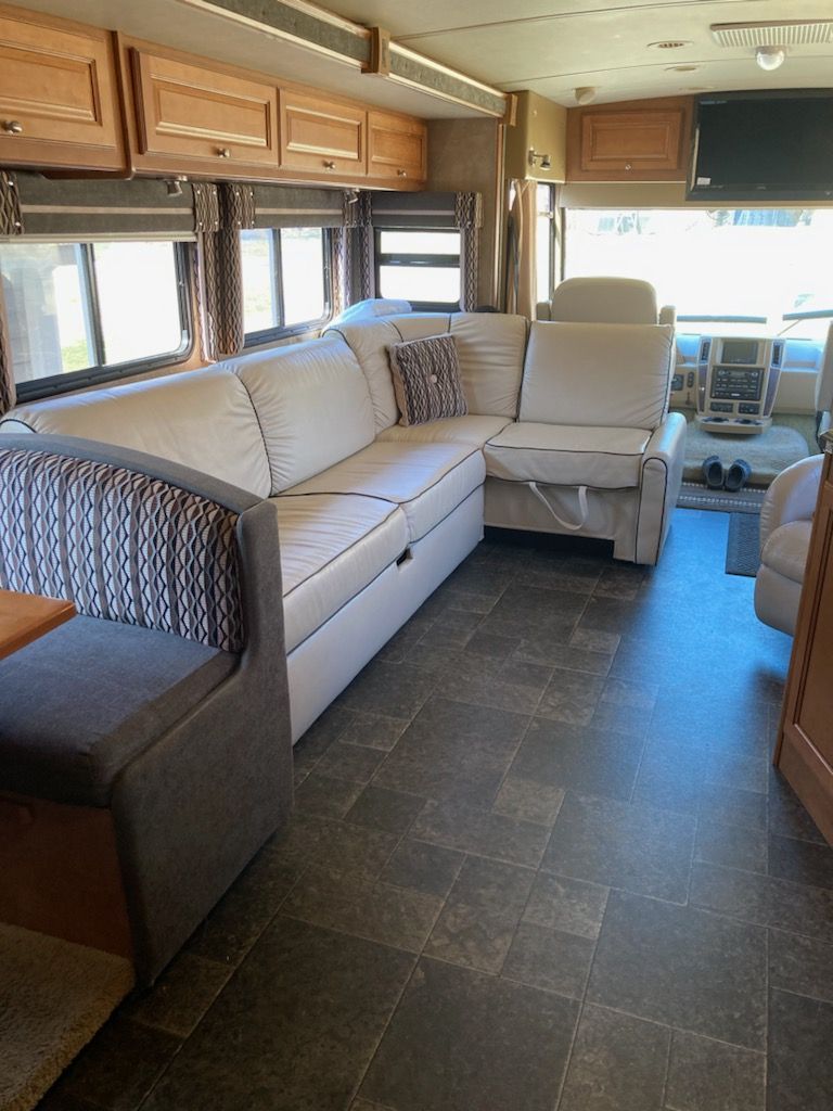 2013 Itasca Sunova 36V - National Vehicle