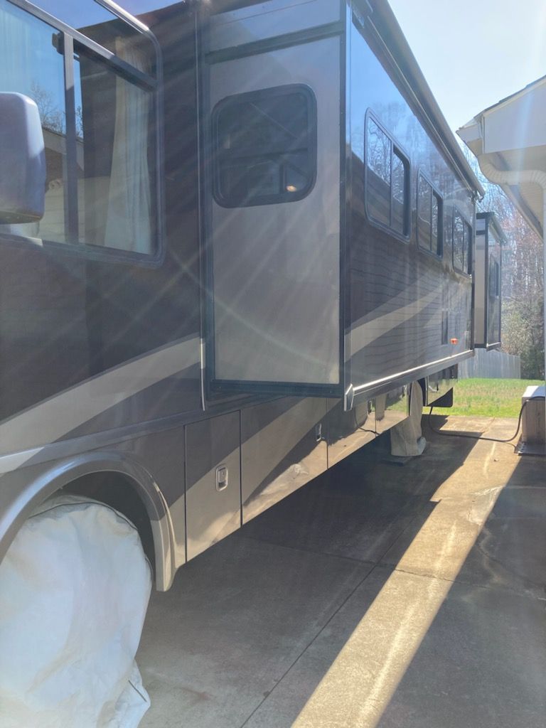 2013 Itasca Sunova 36V - National Vehicle