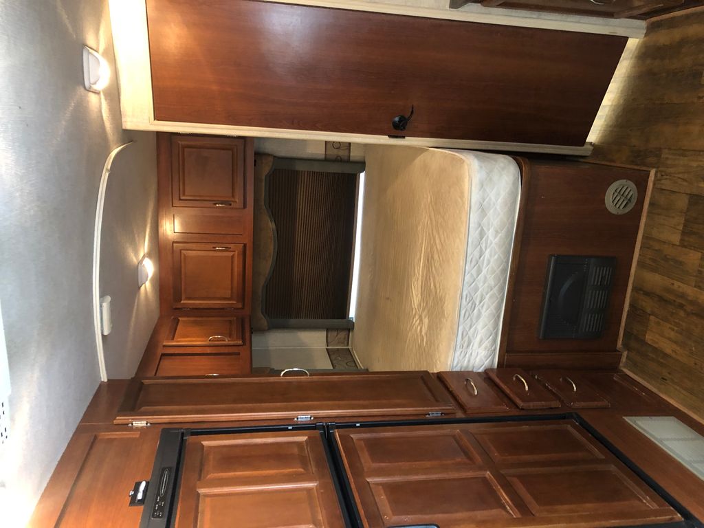 2009 Fleetwood Tioga Ranger 25G - National Vehicle