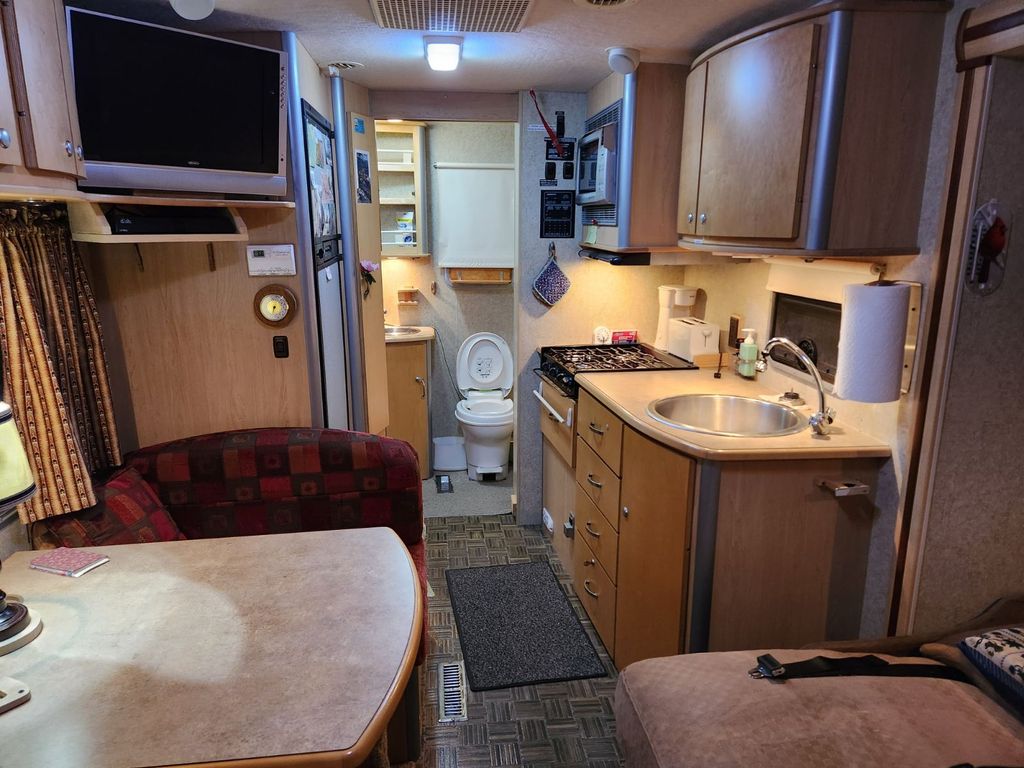 2008 Winnebago View 24H - National Vehicle