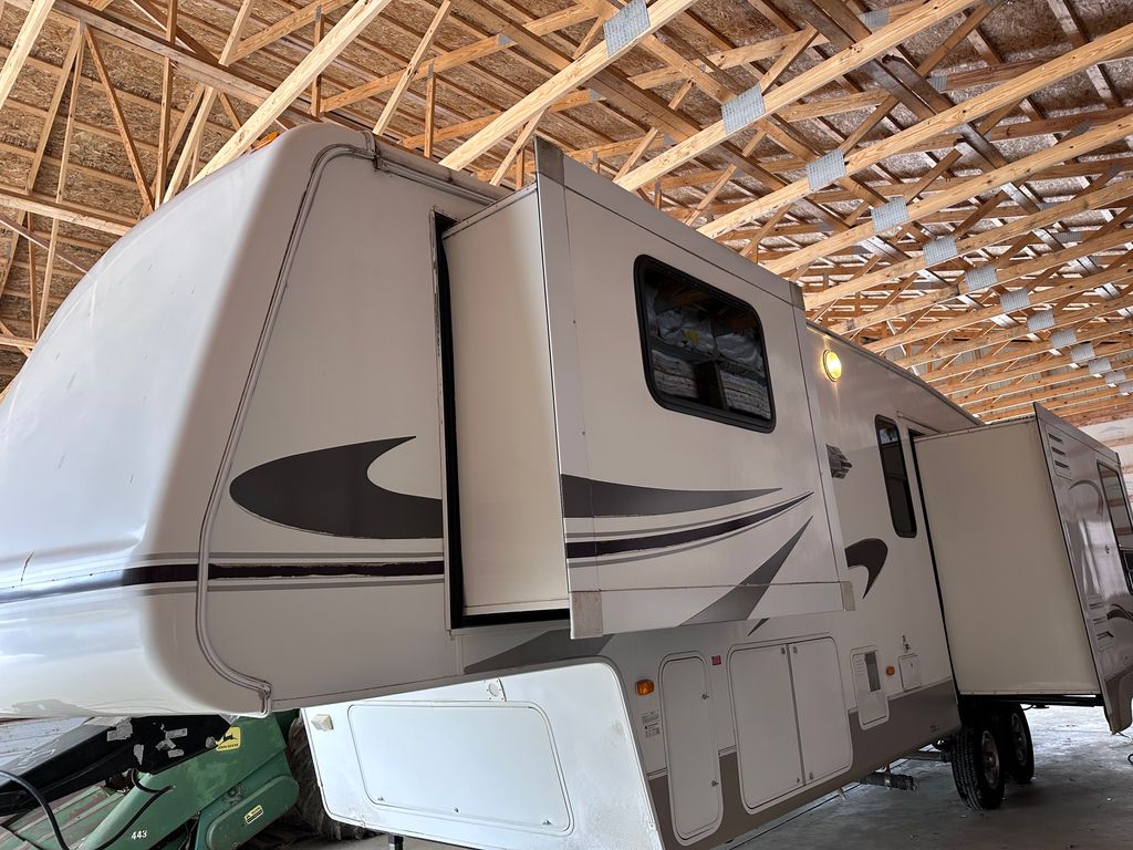 2007 Keystone Montana Mountaineer 327RLT - National Vehicle
