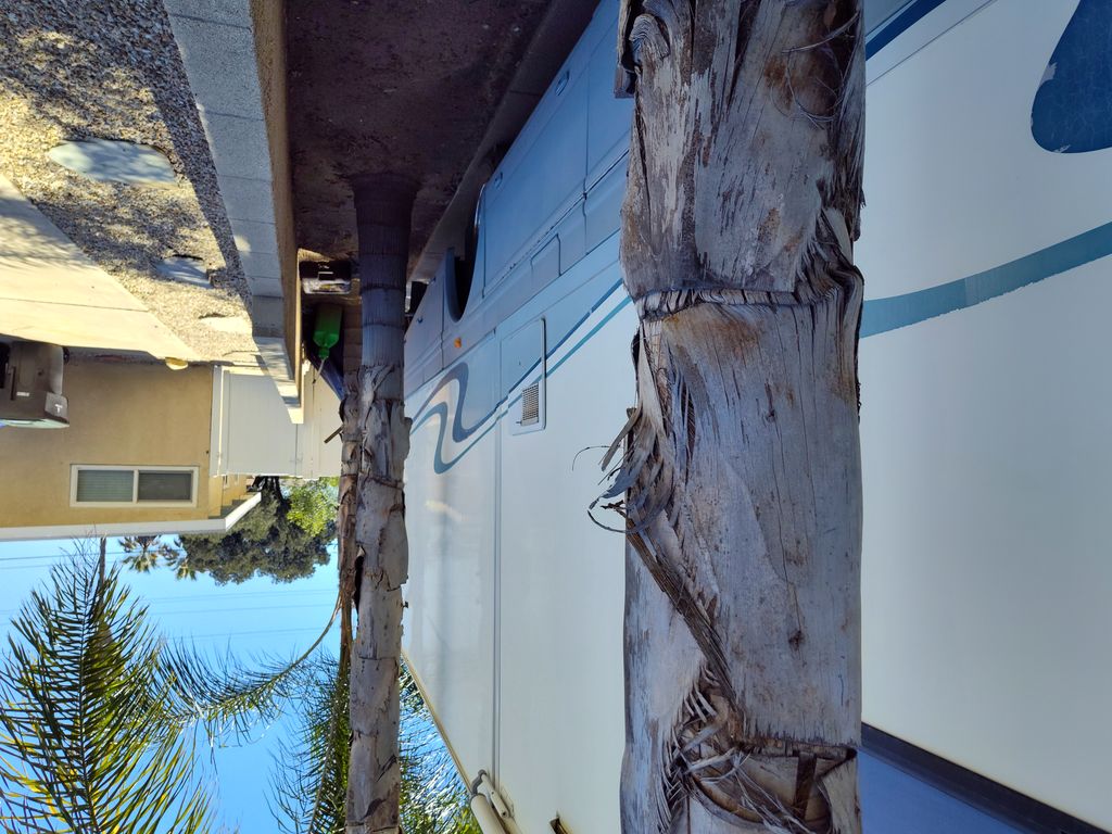 2001 National RV Sea View 8311 - National Vehicle