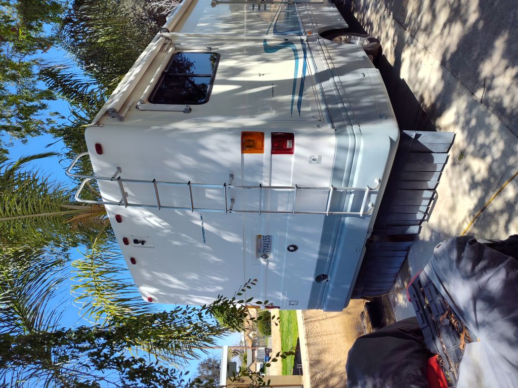 2001 National RV Sea View 8311 - National Vehicle