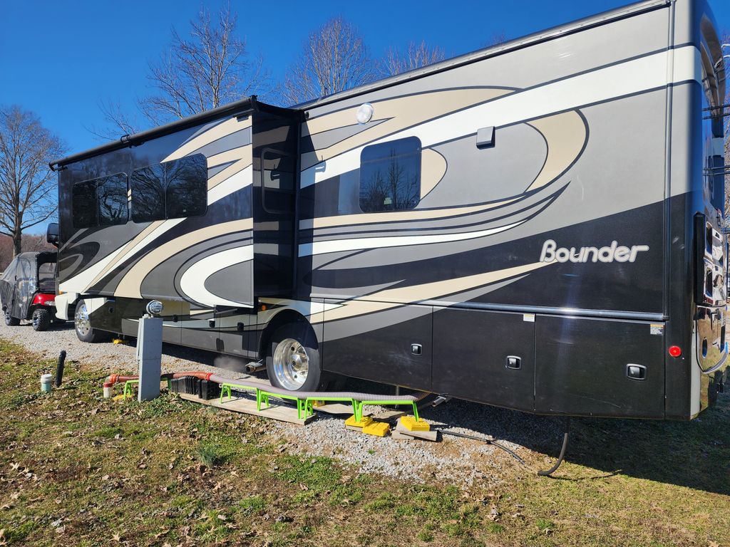 2019 Fleetwood Bounder 35K - National Vehicle