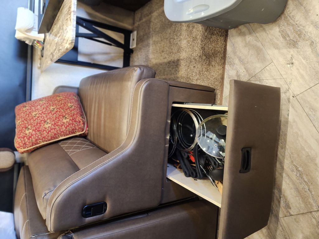 2019 Fleetwood Bounder 35K - National Vehicle