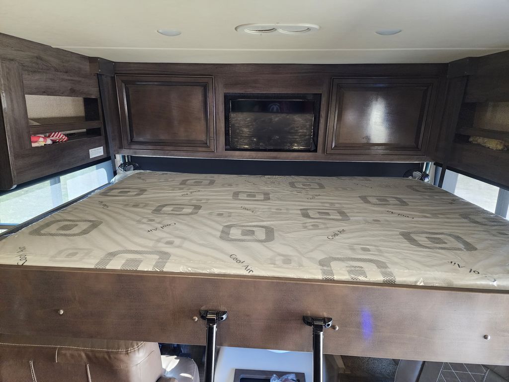 2019 Fleetwood Bounder 35K - National Vehicle