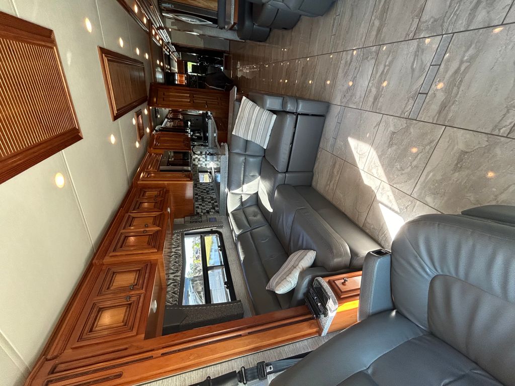 2018 Newmar Dutch Star 4018 - National Vehicle