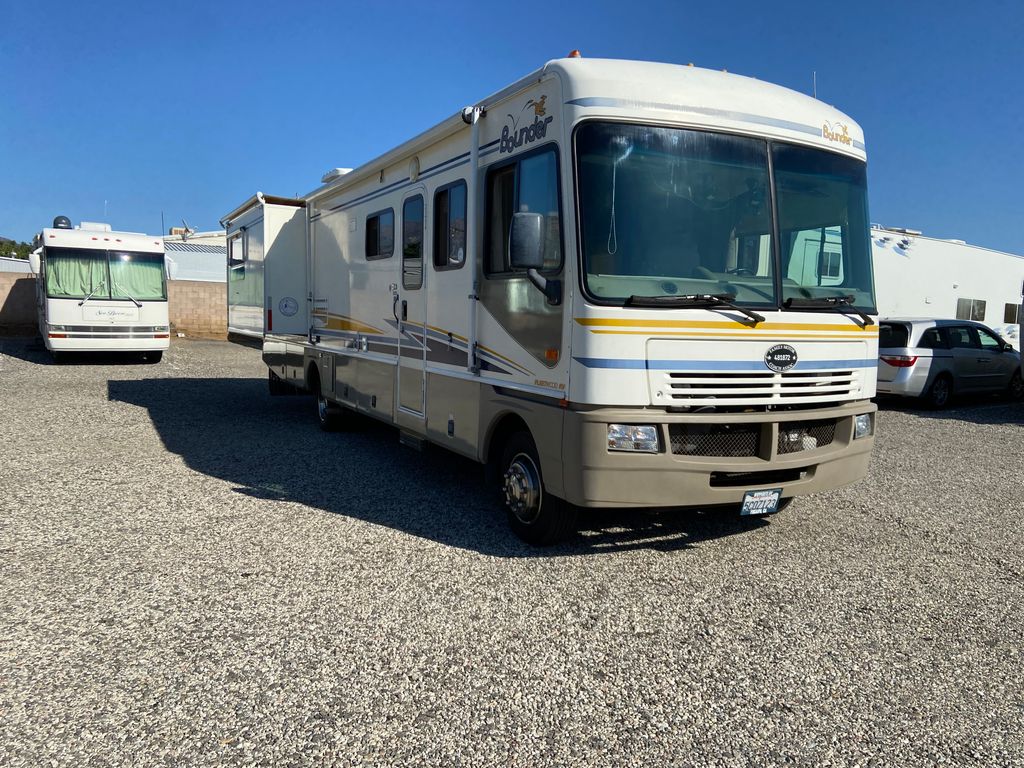 2003 Fleetwood Bounder 35R - National Vehicle