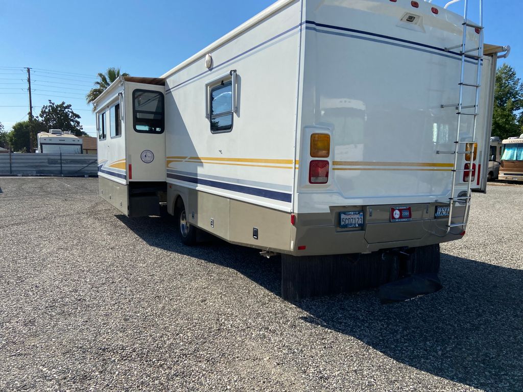 2003 Fleetwood Bounder 35R - National Vehicle
