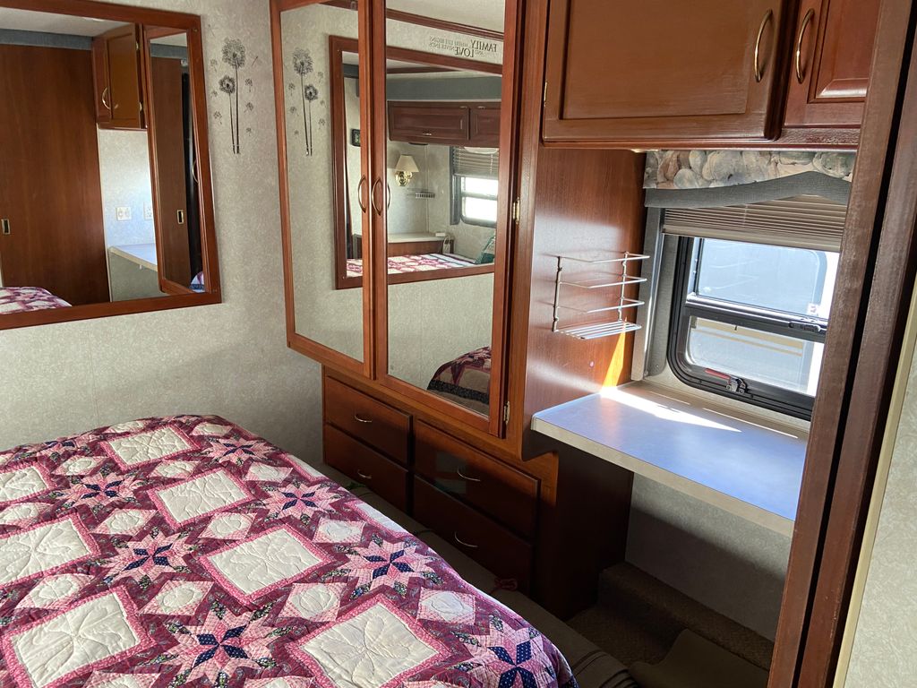 2003 Fleetwood Bounder 35R - National Vehicle