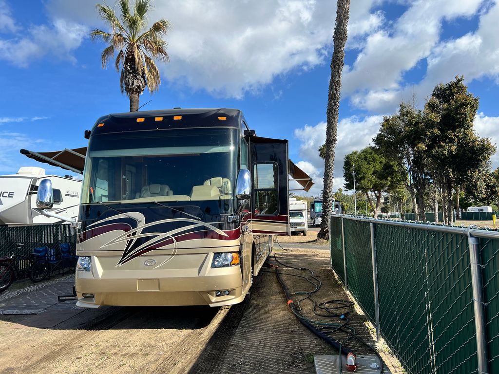 2006 Country Coach Intrigue 530 Elation - National Vehicle