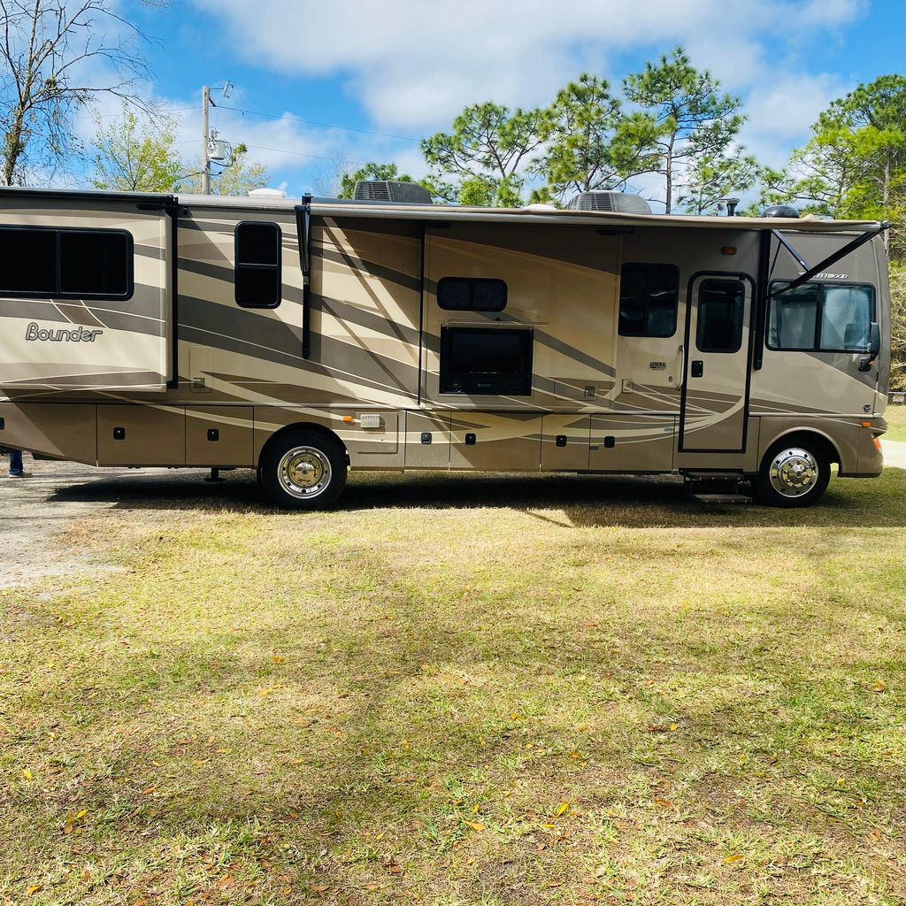 2015 Fleetwood Bounder 34T - National Vehicle