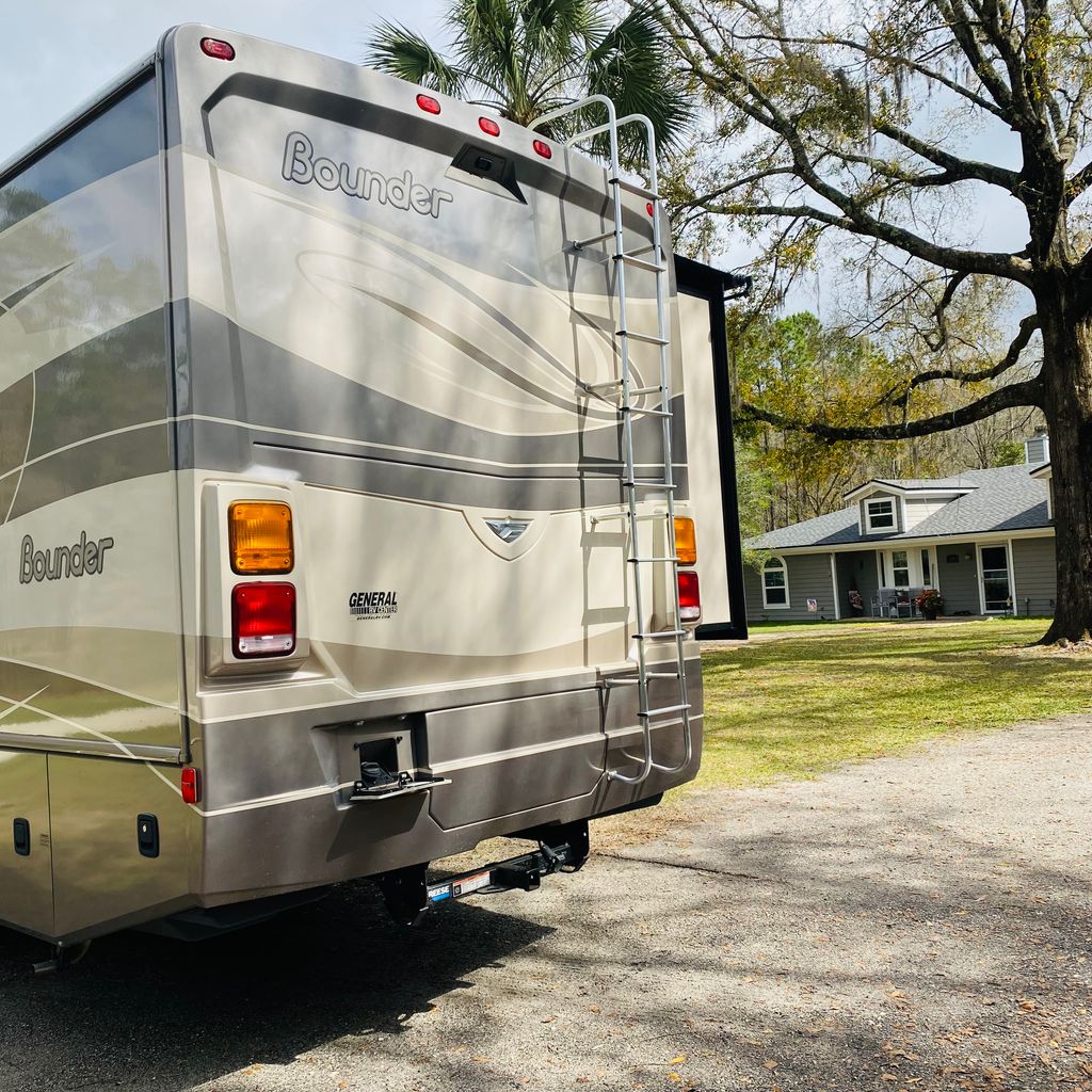 2015 Fleetwood Bounder 34T - National Vehicle