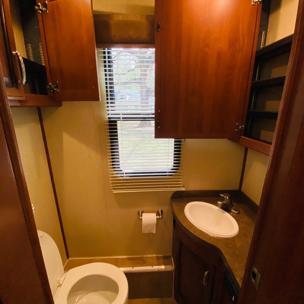 2015 Fleetwood Bounder 34T - National Vehicle