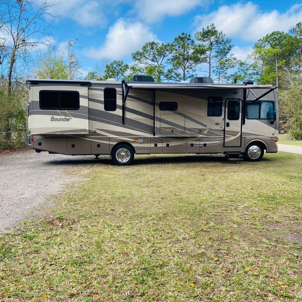 2015 Fleetwood Bounder 34T - National Vehicle
