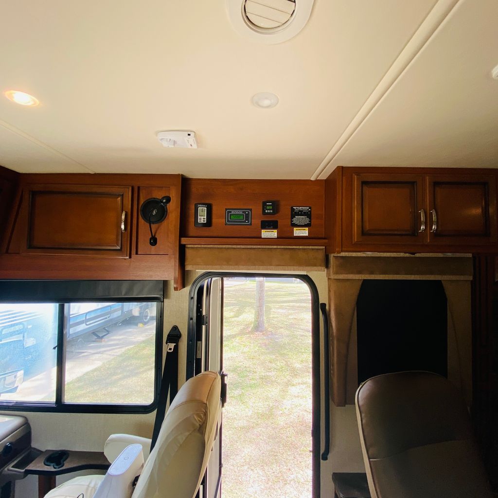 2015 Fleetwood Bounder 34T - National Vehicle