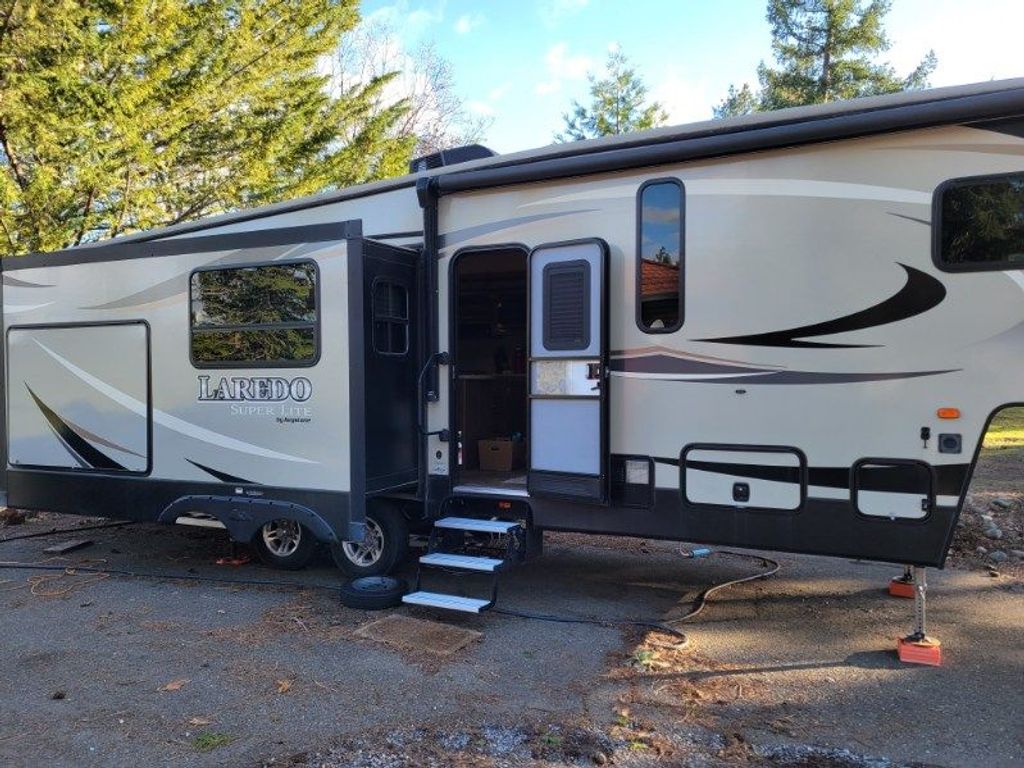 2018 Keystone Laredo 298SRL - National Vehicle