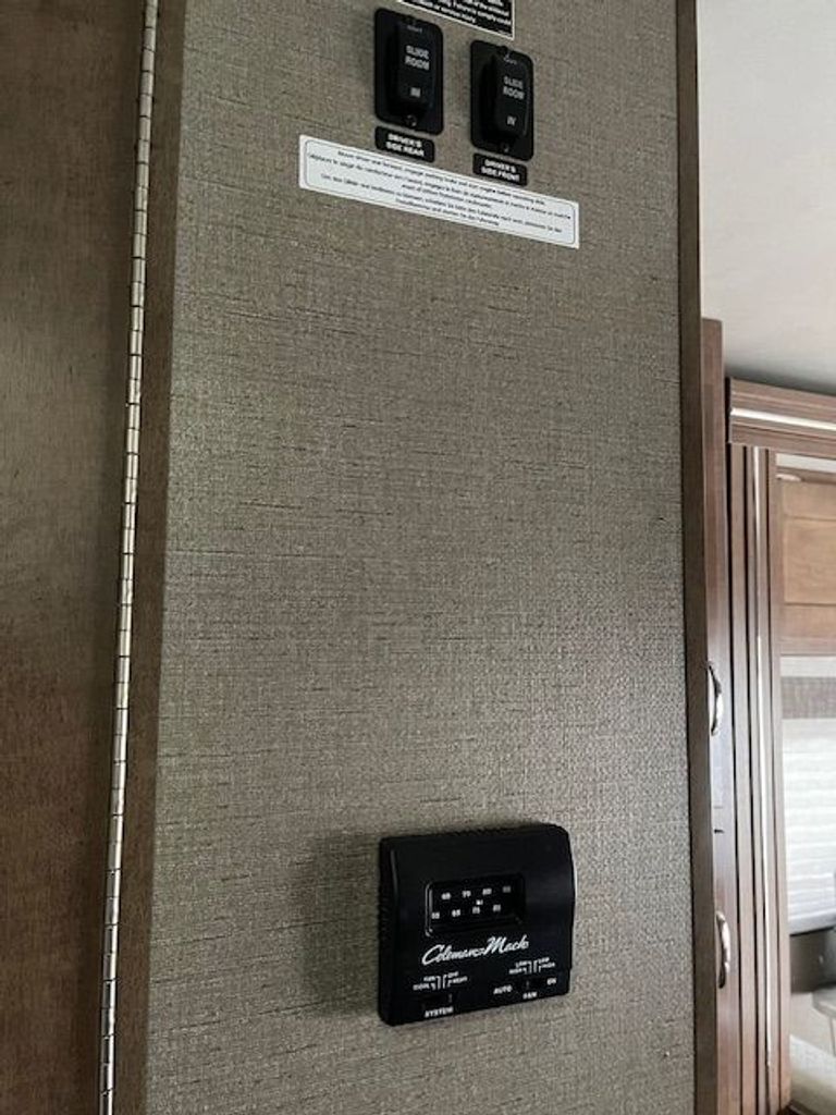 2019 Winnebago Outlook 27D - National Vehicle