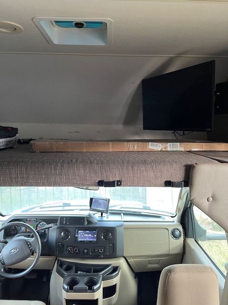 2019 Winnebago Outlook 27D - National Vehicle