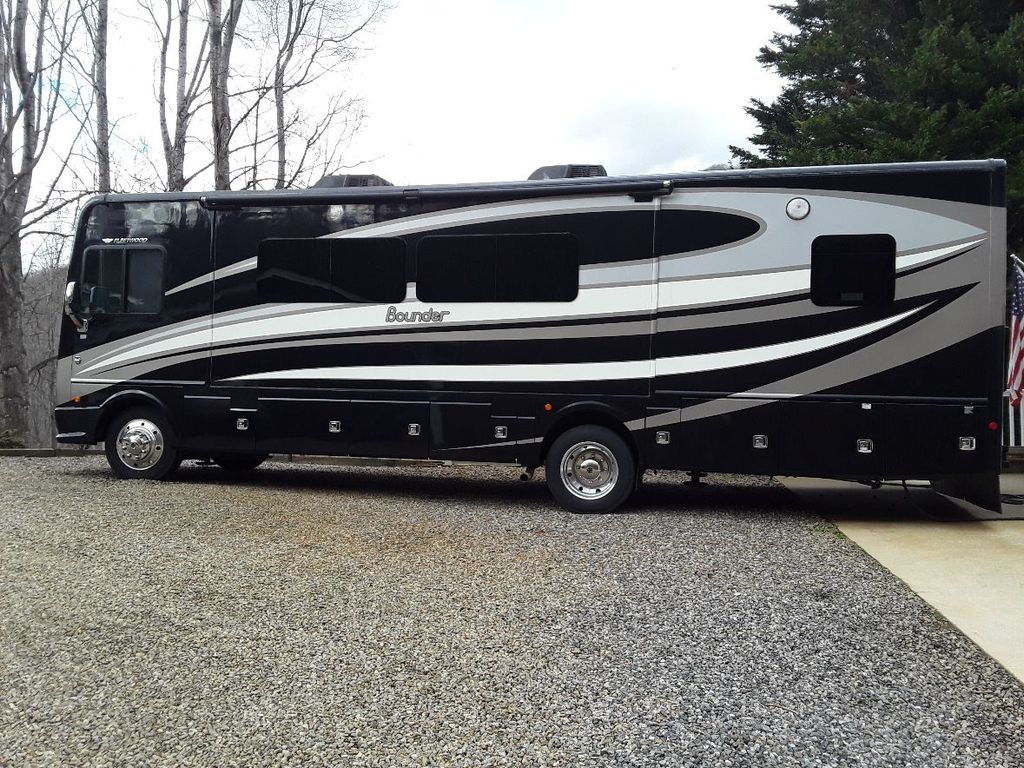 2016 Fleetwood Bounder 33C - National Vehicle