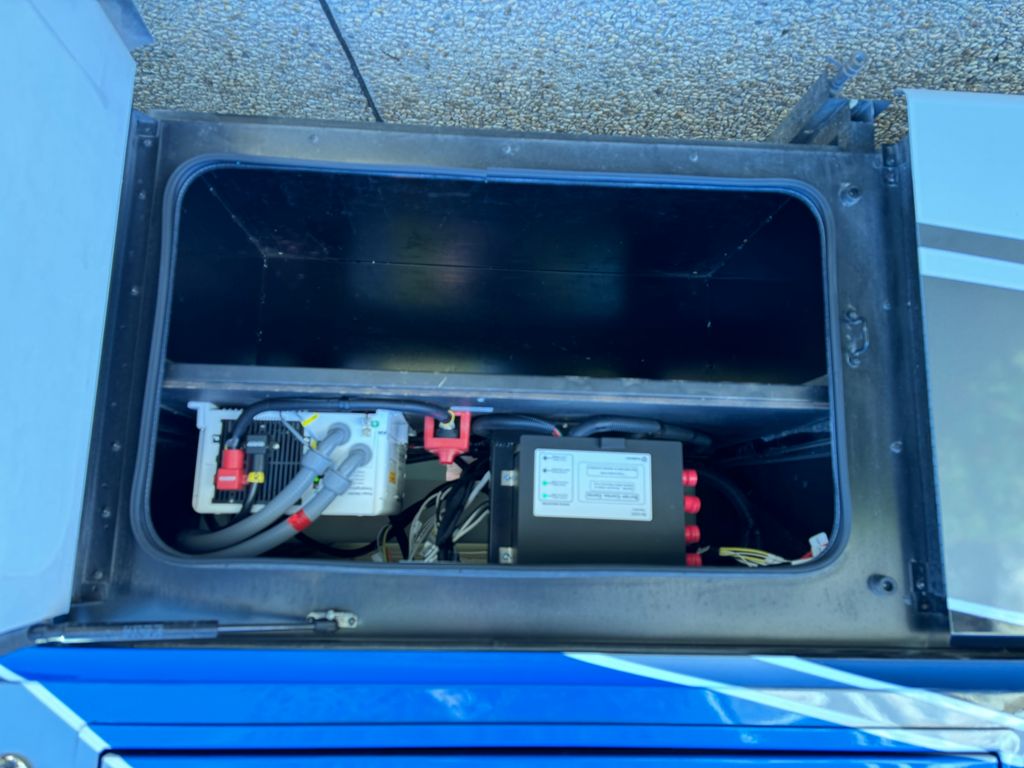 2021 Fleetwood Bounder 33C - National Vehicle