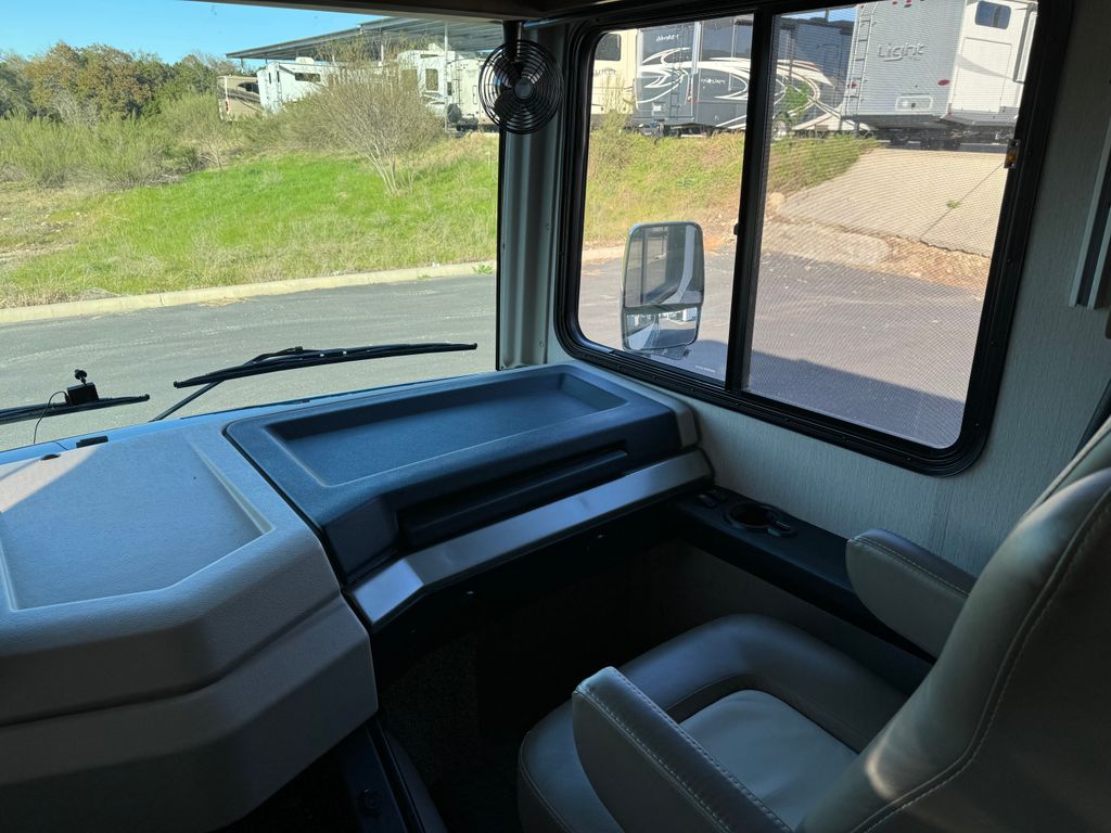 2021 Fleetwood Bounder 33C - National Vehicle