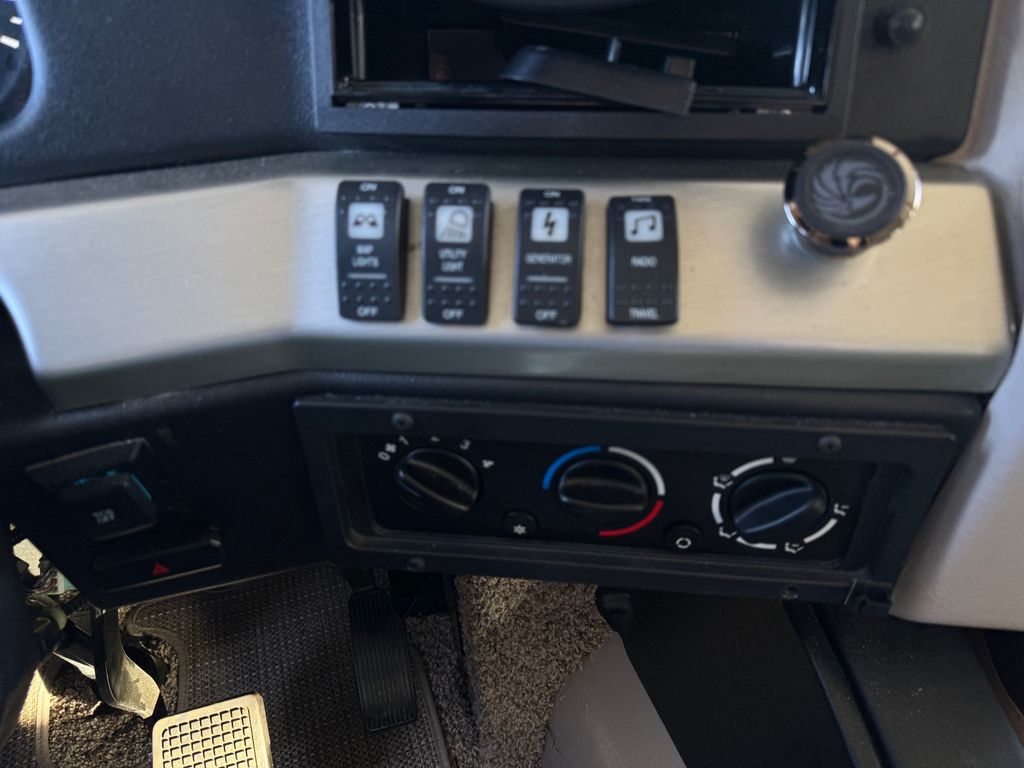 2021 Fleetwood Bounder 33C - National Vehicle