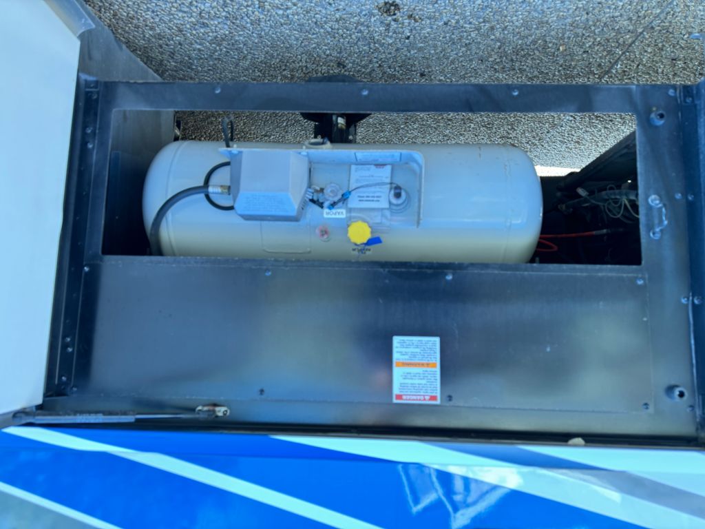 2021 Fleetwood Bounder 33C - National Vehicle