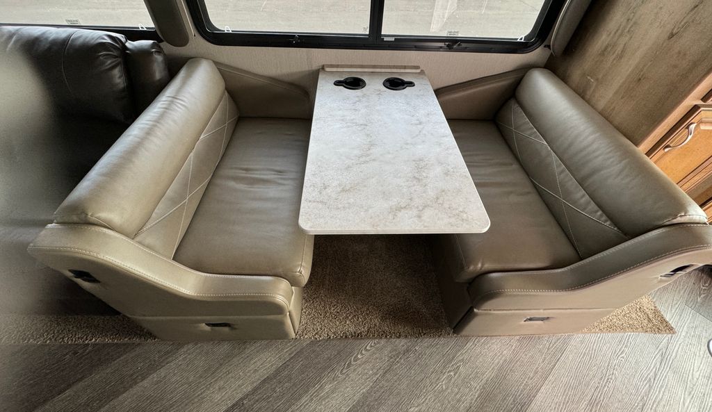 2021 Fleetwood Bounder 33C - National Vehicle