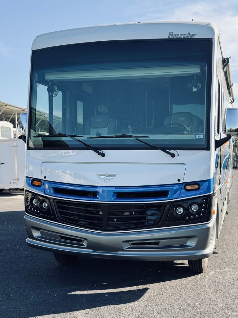2021 Fleetwood Bounder 33C - National Vehicle