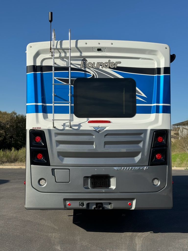 2021 Fleetwood Bounder 33C - National Vehicle