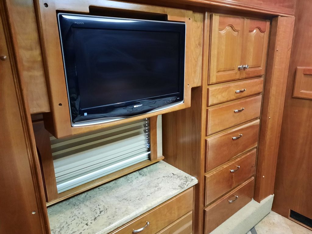 2009 Country Coach Veranda 300 - National Vehicle