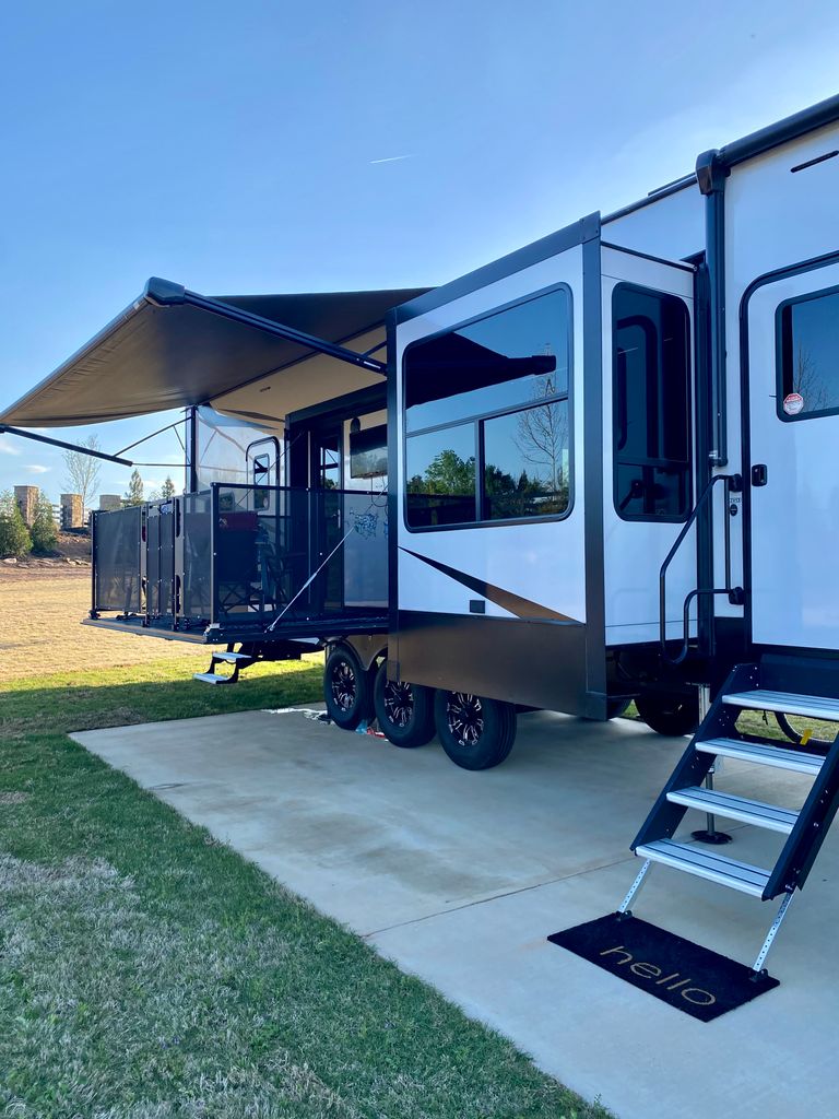 2021 Alliance RV Valor 42V13 - National Vehicle