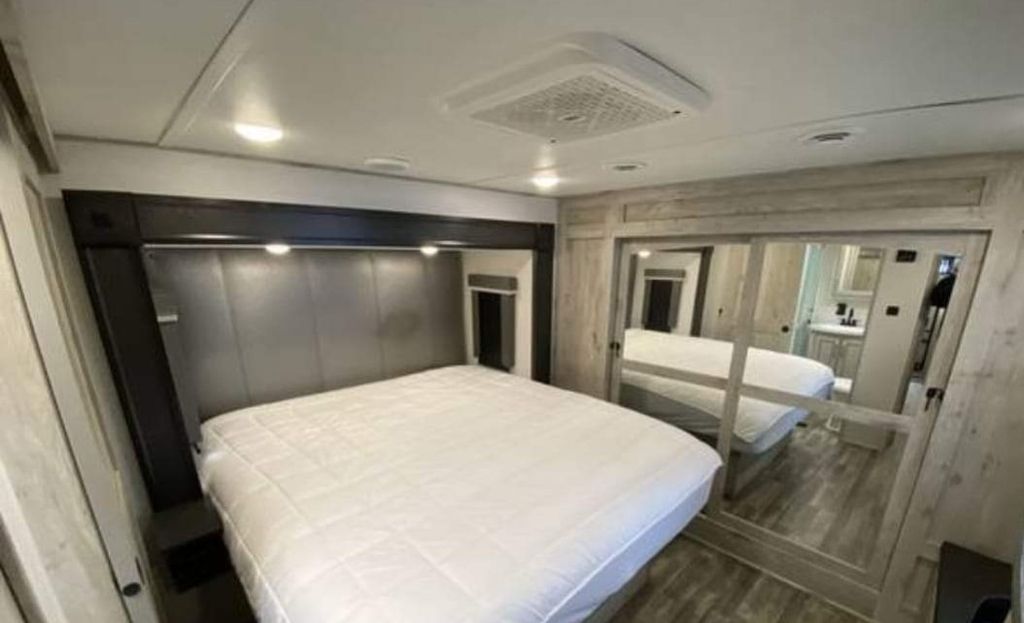 2023 Keystone Avalanche 390DS - National Vehicle