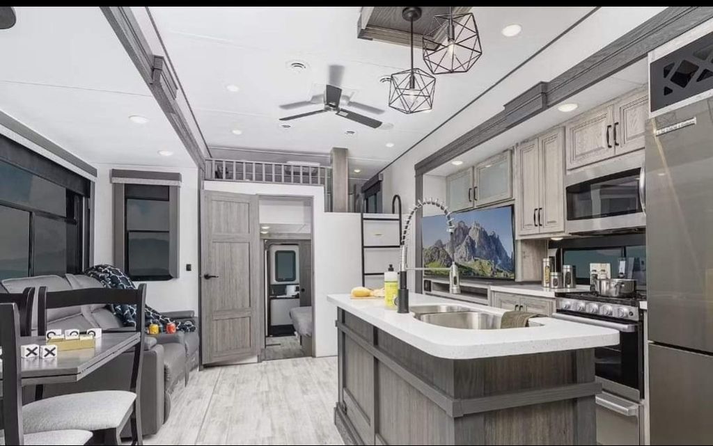 2023 Keystone Avalanche 390DS - National Vehicle