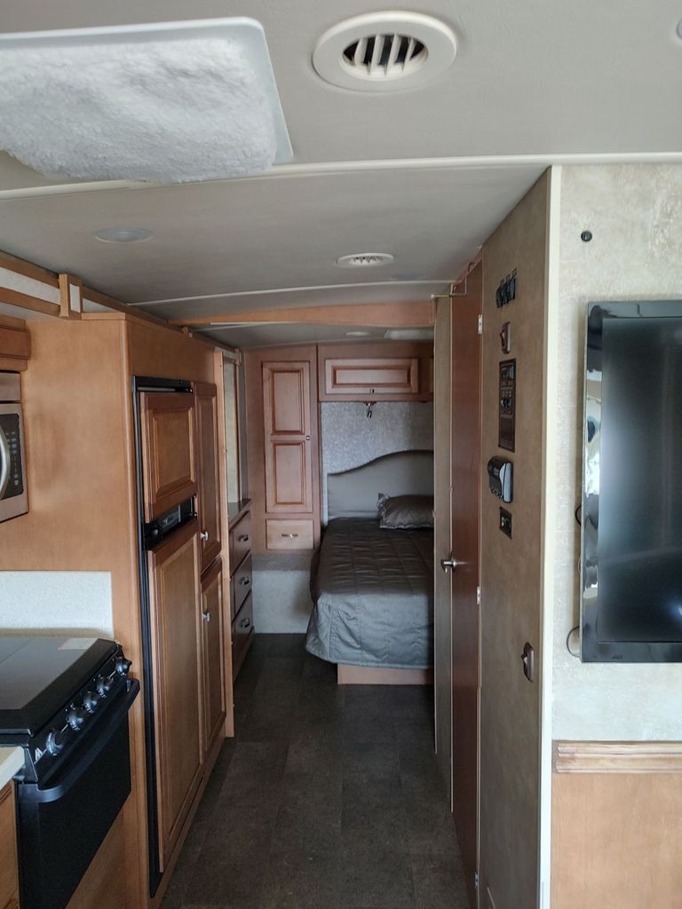 2015 Winnebago Vista 27N - National Vehicle
