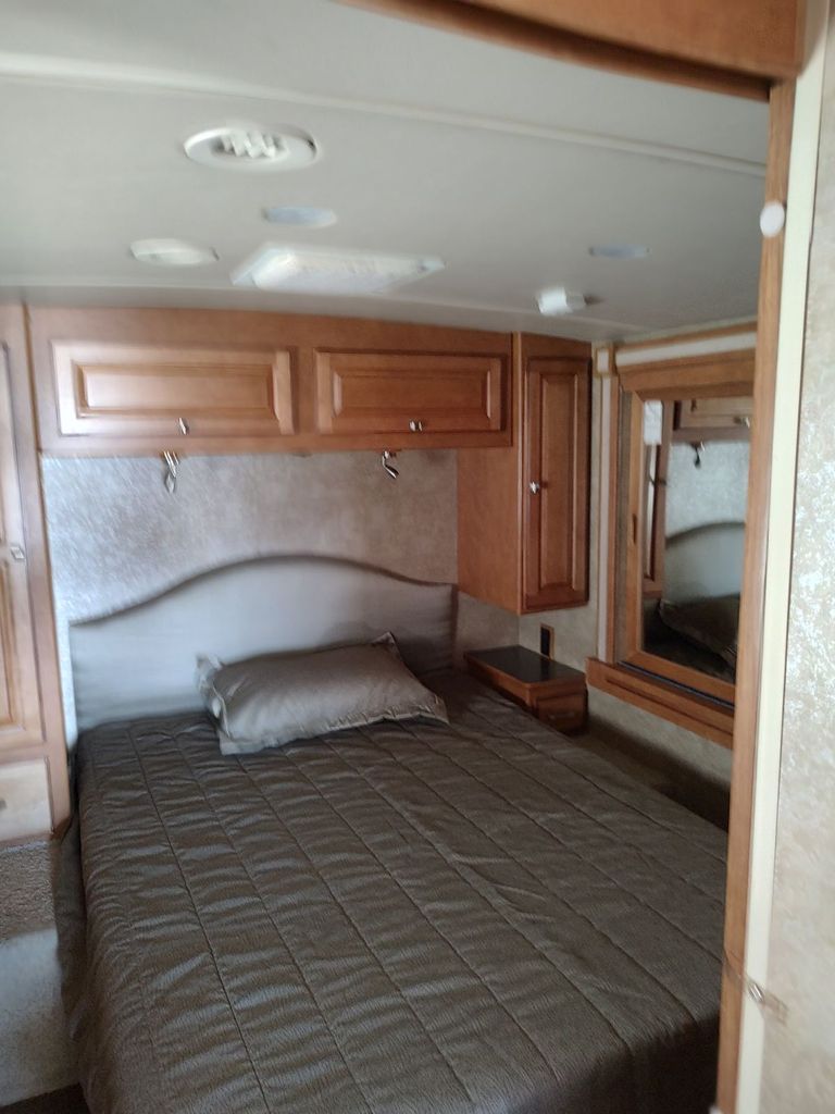2015 Winnebago Vista 27N - National Vehicle