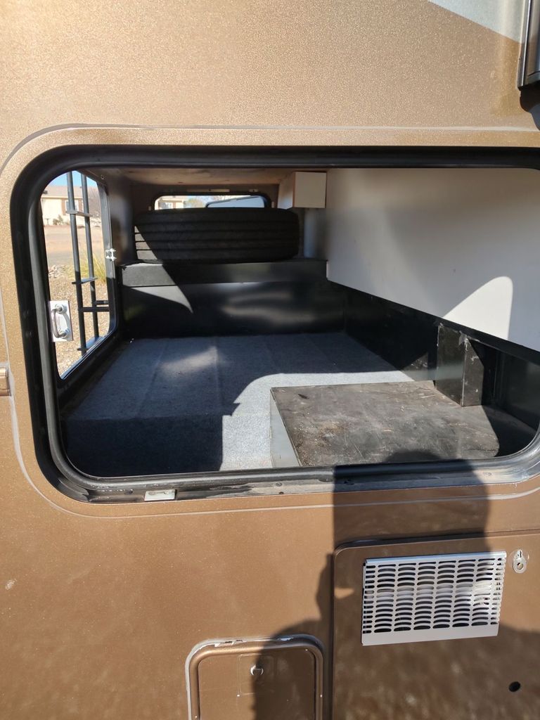 2015 Winnebago Vista 27N - National Vehicle
