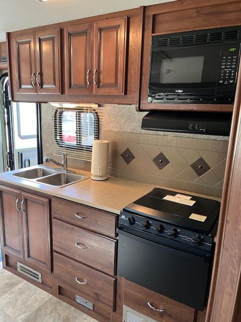 2014 Fleetwood Storm 28F - National Vehicle