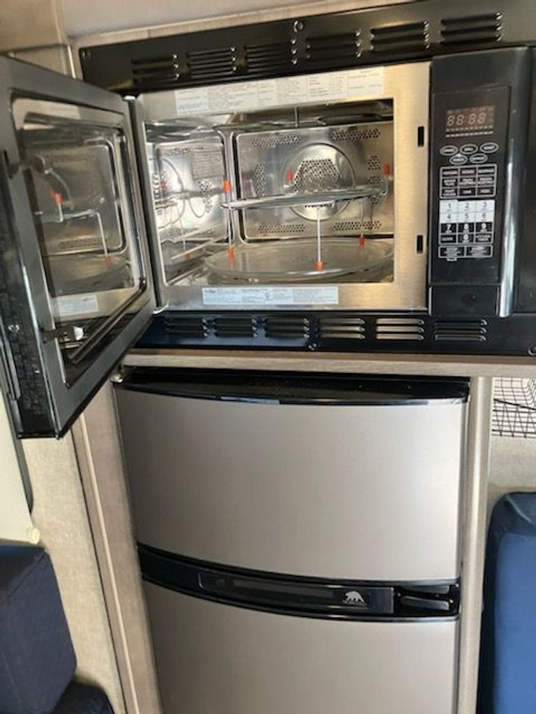 2017 Winnebago Fuse 23A - National Vehicle