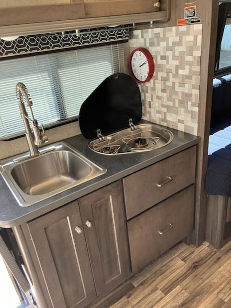 2017 Winnebago Fuse 23A - National Vehicle