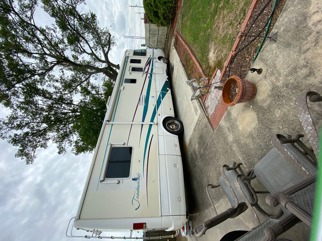 2001 National RV Tradewinds 7370 - National Vehicle